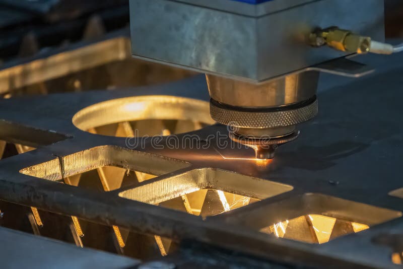 The Fiber Laser Cutting Machine Cutting Machine Cut the Metal Plate ...