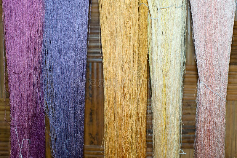 Cor Dourada Da Fibra De Seda Foto de Stock - Imagem de pano, ouro: 28307388