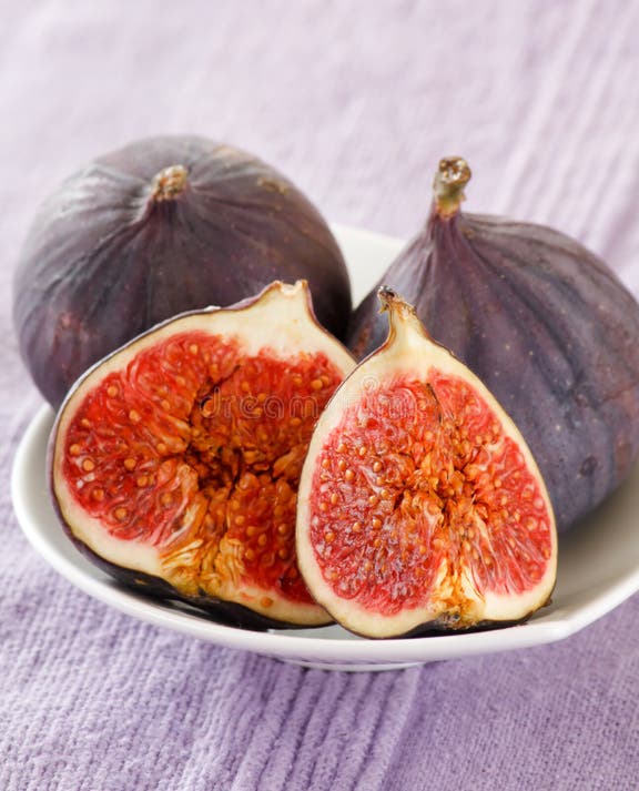 Fichi freschi fotografia stock. Immagine di viola, chiusura - 14630094