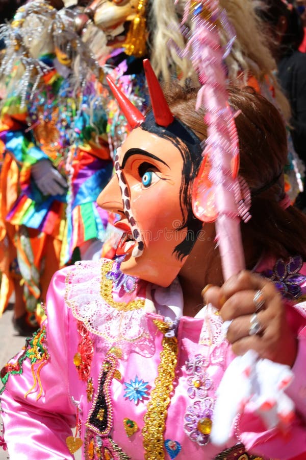 Fiesta peruana imagen editorial. Imagen de claxones - 100026835