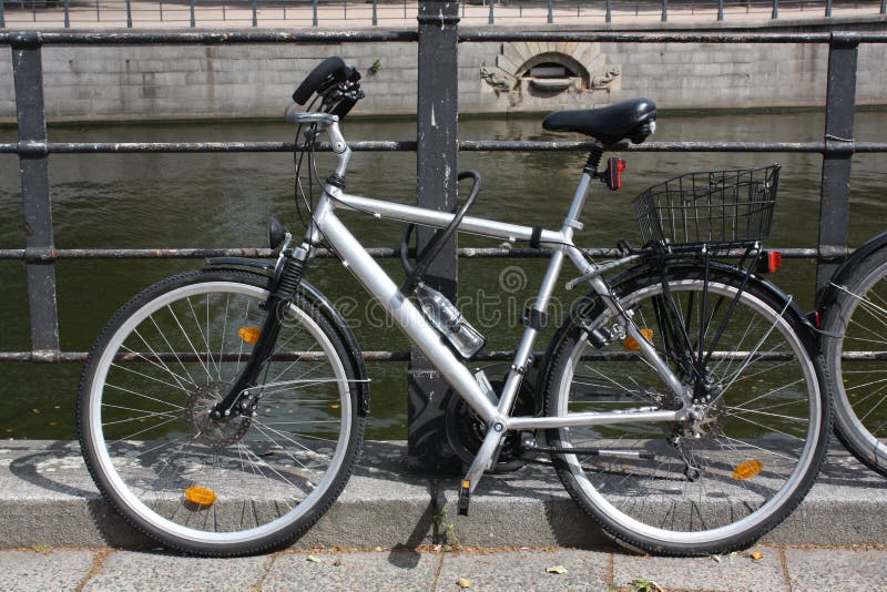 Fiets stock foto. Image of fietsen, vakantie, staal, fiets - 6167878