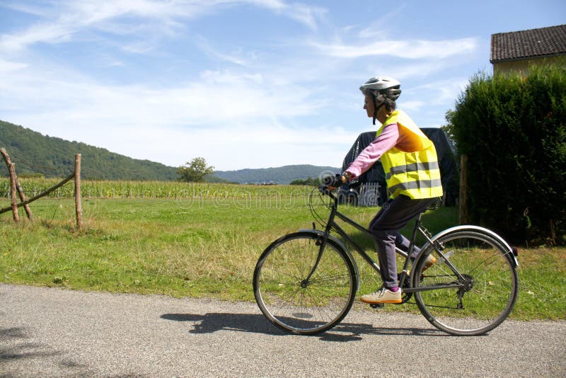 Fietser stock foto. Image of kleren, teruggetrokken, motie - 6857198