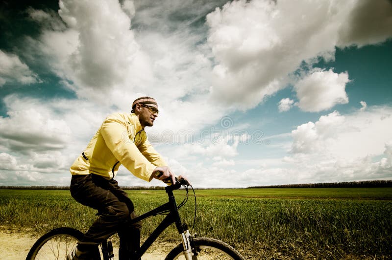 Fietser stock afbeelding. Afbeelding bestaande uit voertuig - 9732779