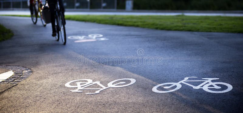 Fietspad Duidelijk Door Symbool Stock Afbeelding - Image of fietsen ...