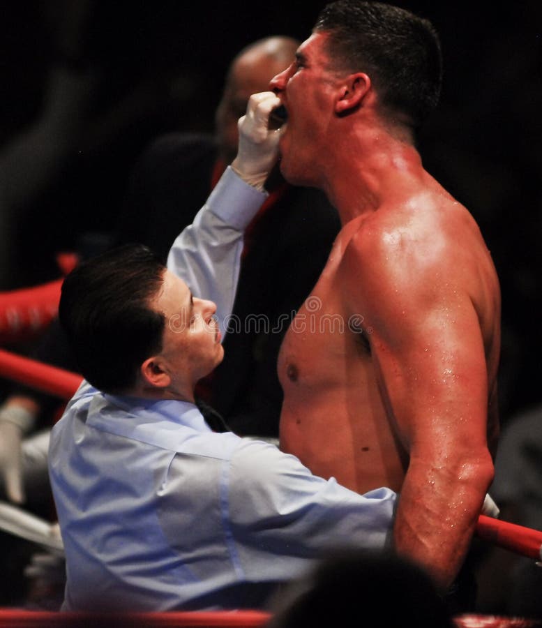 Fight Over! Wach Wins! editorial stock photo. Image of gloves - 24015193