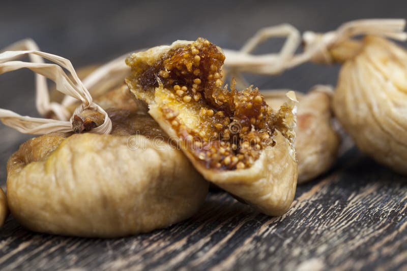 Figos Secos, Maduros E Amarelos Doces Foto de Stock - Imagem de ...
