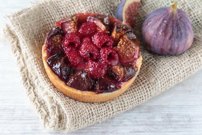 Figs and raspberries pie stock image. Image of dessert - 59705663