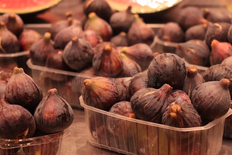 Figs at a Spanish market stock image. Image of stall - 196795475