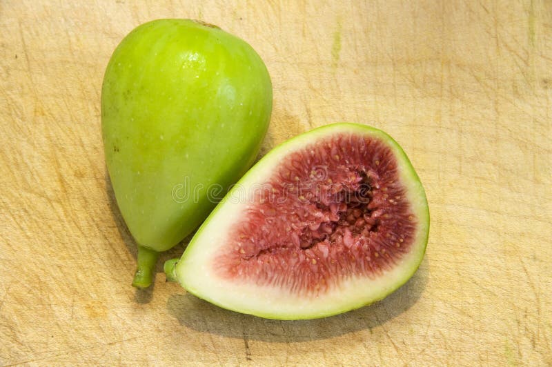 Figs on Wooden Chopping Board Stock Photo - Image of freshness, closeup ...