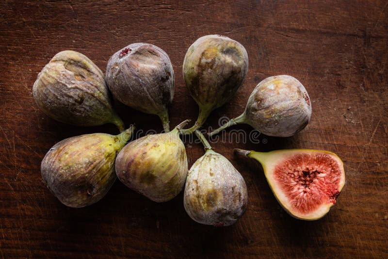 Figs on wooden table stock photo. Image of nature, sweet - 31662506