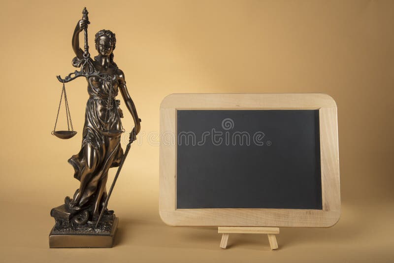 Figura De Justizia Con La Pizarra Foto de archivo - Imagen de legal ...