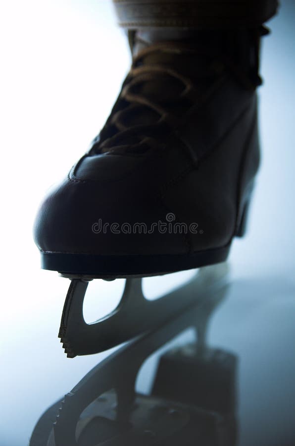 Figura patim imagem de stock. Imagem de marrom, objeto - 4056153