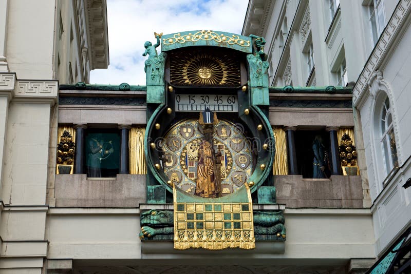Astronomische Uhr in Wien stockbild. Bild von skulptur - 33933803