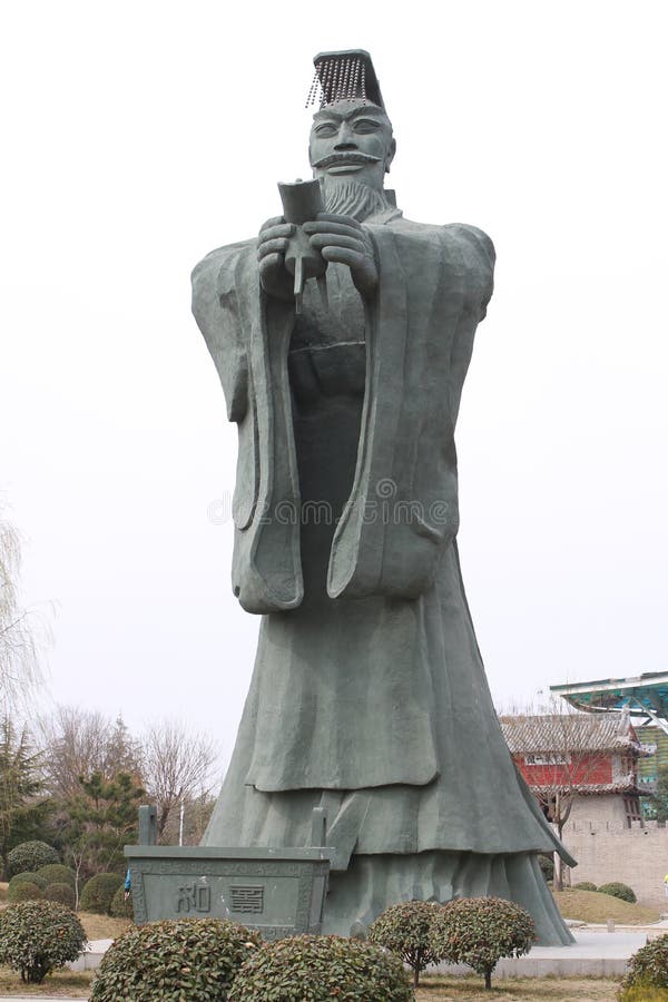 HENAN, CHINA - 28 DE NOVIEMBRE DE 2014: Estatua De Rey Wen De Zhou En ...