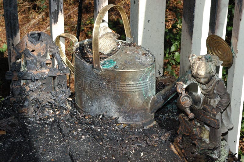 Figuras quemadas foto de archivo. Imagen de desastre - 23954292