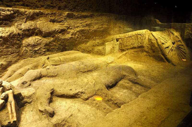 Figure Della Tomba Nel Mausoleo Immagine Editoriale - Immagine di ...