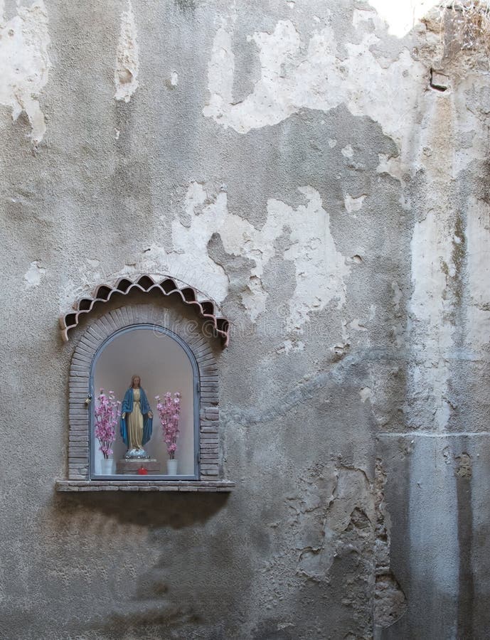 Figure of the Virgin Mary on a Old Gray Wall Stock Image - Image of ...