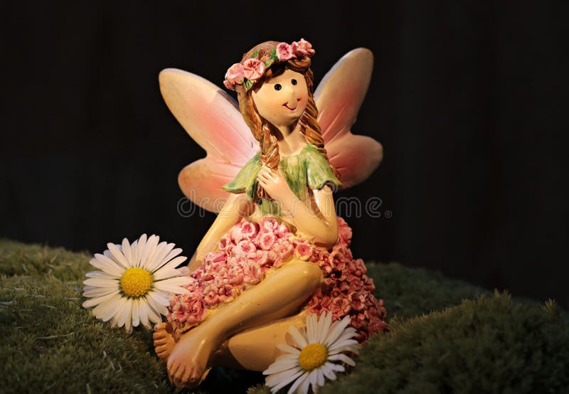 Figurine, Fata, Petalo, Fiore Fotografia Stock - Immagine di fiaba ...