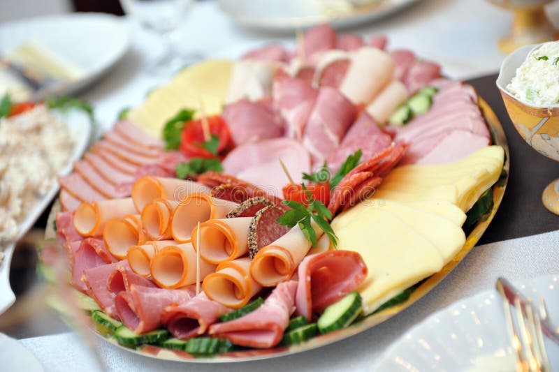 Fijne Vleeswaren in Een Plaat Stock Foto - Image of kader, genezen ...