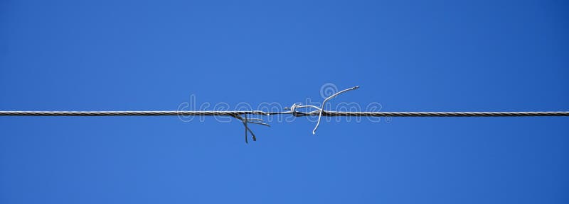 Fil électrique cassé photo stock. Image du industrie - 42975904