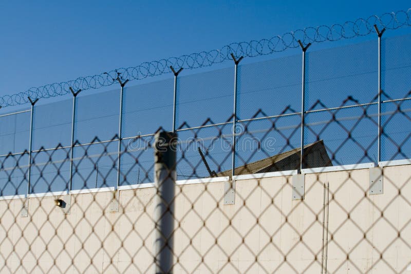 Fil De Rasoir De Camp De Prisonniers Image stock - Image du prison ...