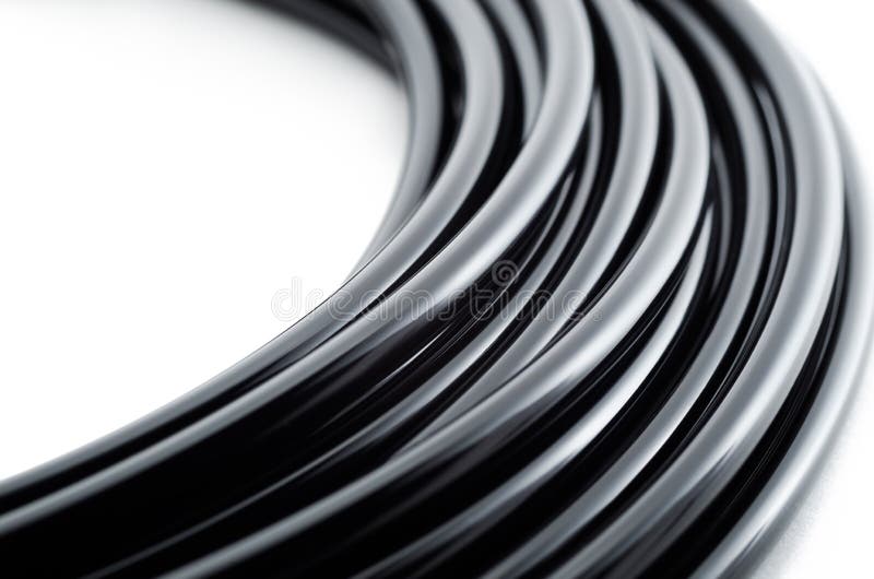 Câble électrique De Fil Noir Avec La Bobine En Bois Du Câble électrique ...