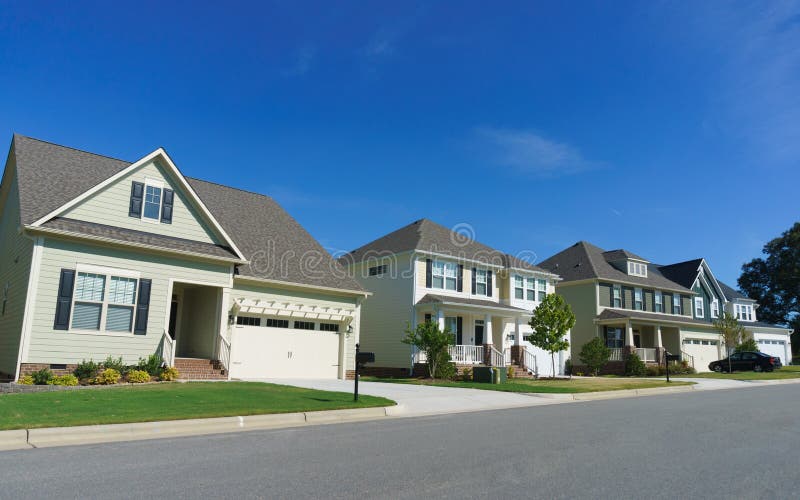 Fila De Casas Residenciales Foto de archivo - Imagen de pago, familia: 76029634