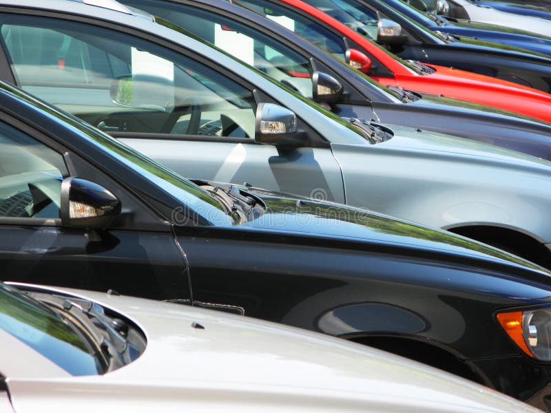 Fila de coches imagen de archivo. Imagen de frente, distribuidor - 14793227