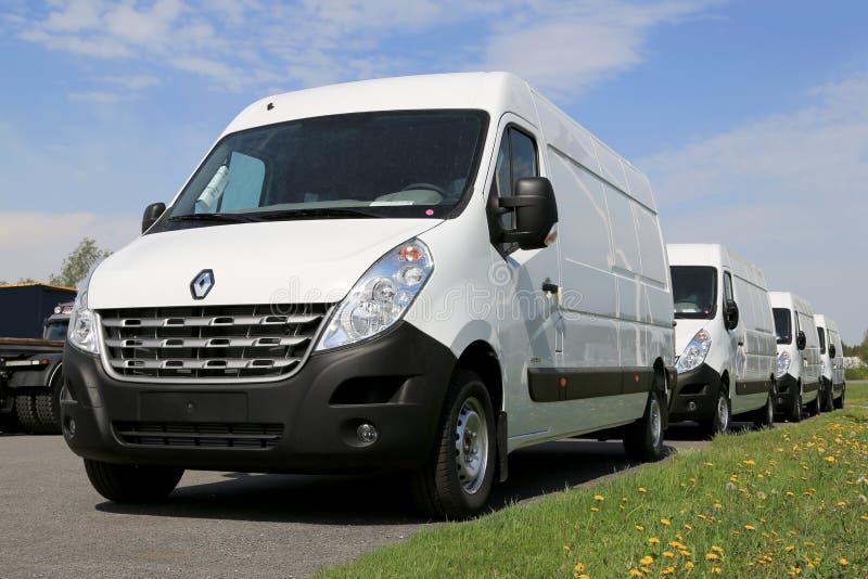 Due Bianco Renault Master Vans, Terza Generazione Immagine Editoriale ...