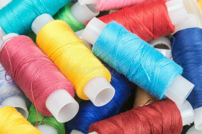 Filati Cucirini Multicolori Su Fondo Fotografia Stock - Immagine di ...