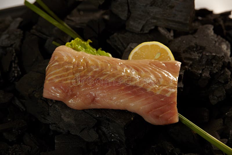 Filets D'esturgeon Sur Un BBQ De Brochette Image stock - Image du ...