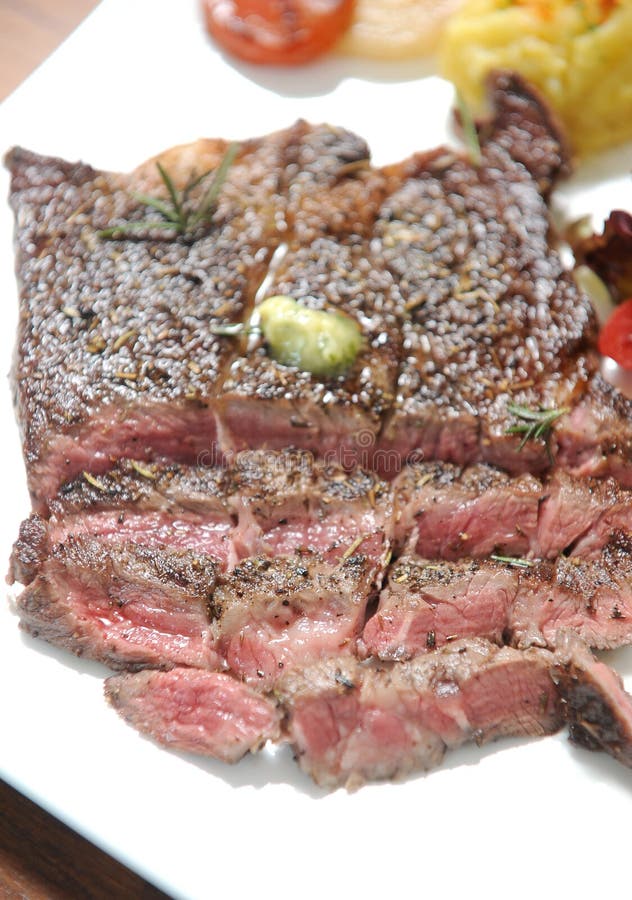 Filete Asado a La Parrilla Del Lomo De La Tira Foto de archivo - Imagen ...