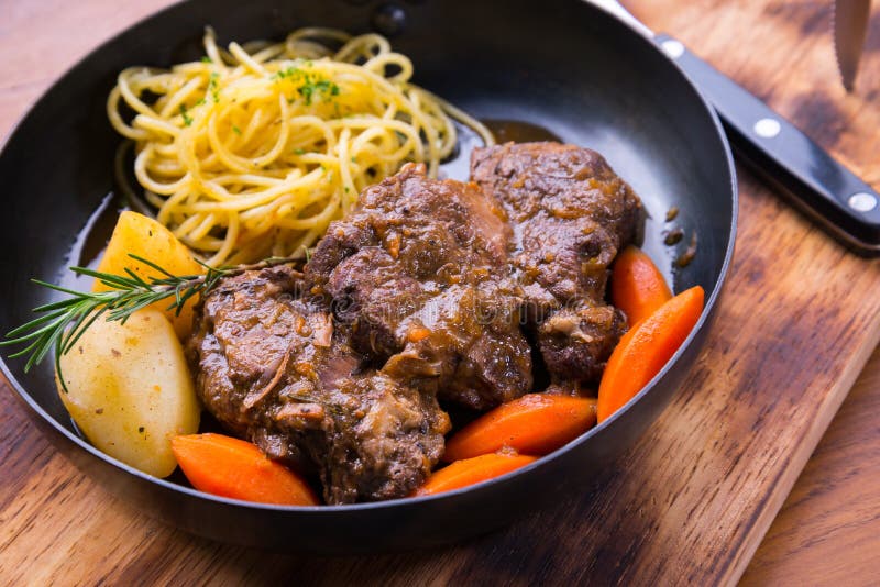 Filete asado del cordero foto de archivo. Imagen de cena - 39702984