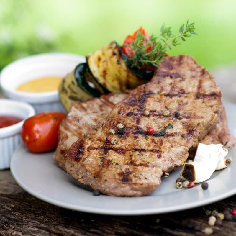 Filete asado a la parilla foto de archivo. Imagen de carne - 24770806