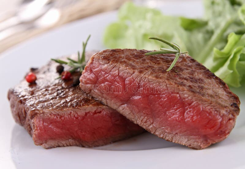 Filete asado a la parilla imagen de archivo. Imagen de comedor - 25061317