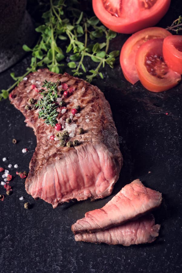 Filete asado a la parilla foto de archivo. Imagen de fresco - 66351590