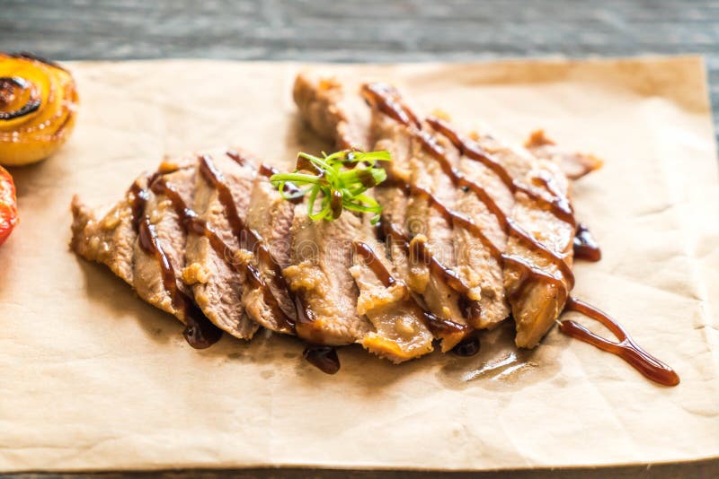 Filete Asado a La Parilla Del Cerdo Foto de archivo - Imagen de fondo ...