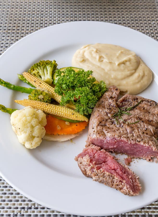 Filete De Filete Asado a La Parilla Foto de archivo - Imagen de ...