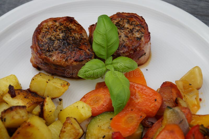 Filete de cerdo delicioso imagen de archivo. Imagen de abierto - 110856093