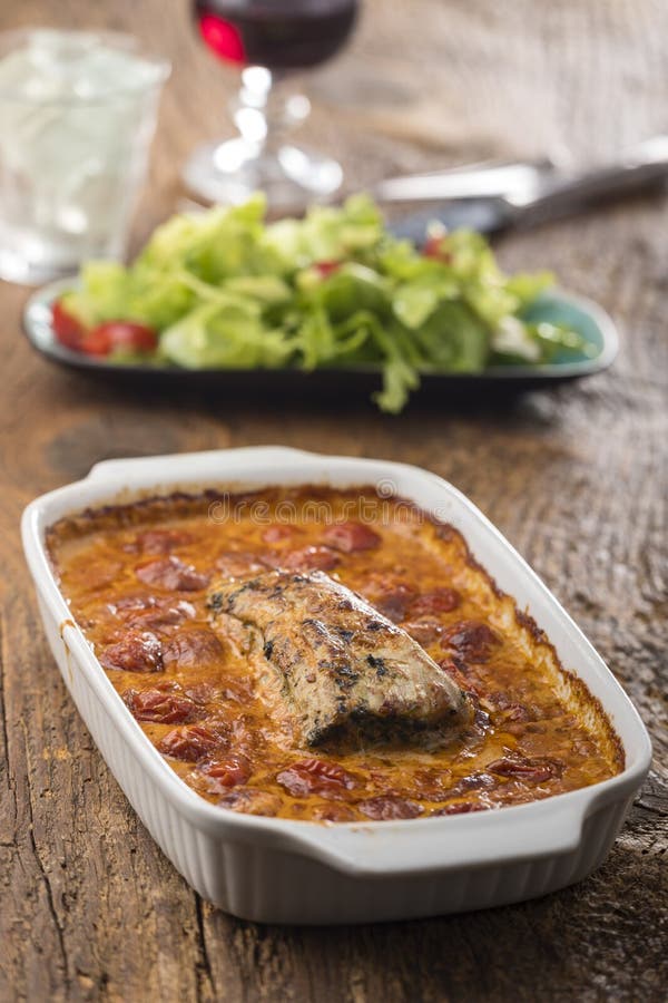 Filete de cerdo en crema foto de archivo. Imagen de coma - 212721522