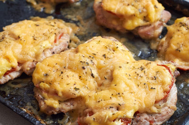 Filete De Frango Assado No Forno Com Queijo E Tomate Imagem de Stock ...