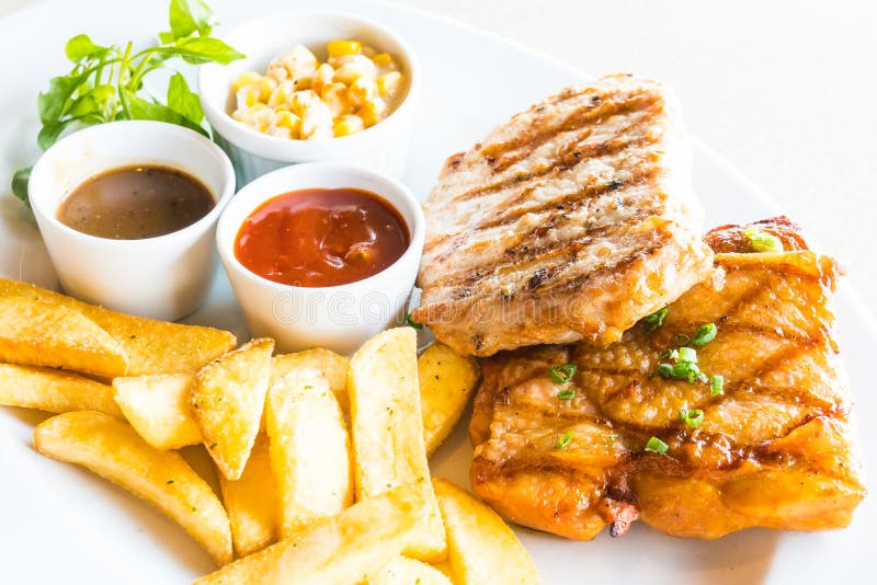 Filete De La Chuleta De Cerdo Y Del Pollo Foto de archivo - Imagen de ...