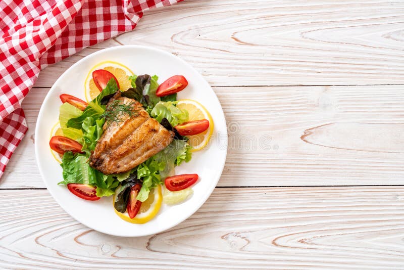 Filete de pargo foto de archivo. Imagen de placa, salsa - 187722416