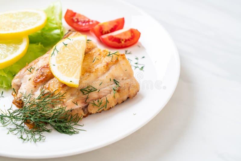 Filete de pargo foto de archivo. Imagen de pescados - 243521714