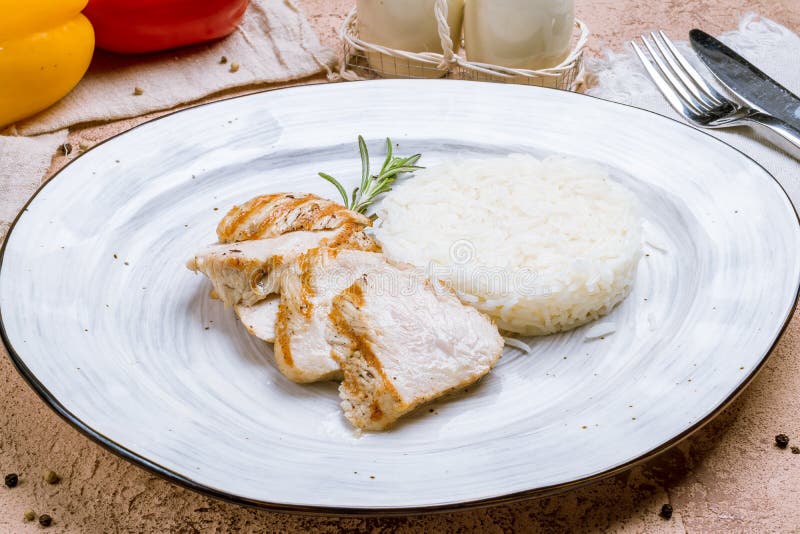 Filete De Peru Grelhado Com Arroz Foto de Stock - Imagem de faixa ...