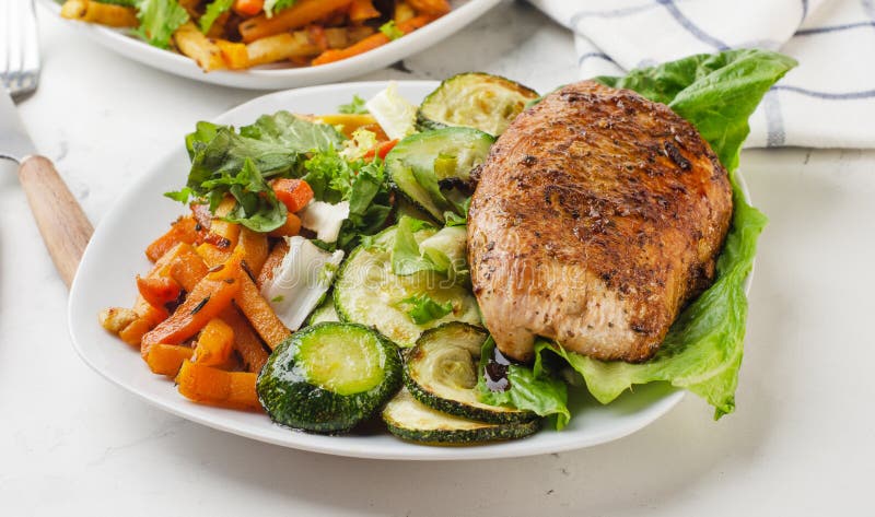 Filete De Peru Grelhado Com Legumes Imagem de Stock - Imagem de galinha ...