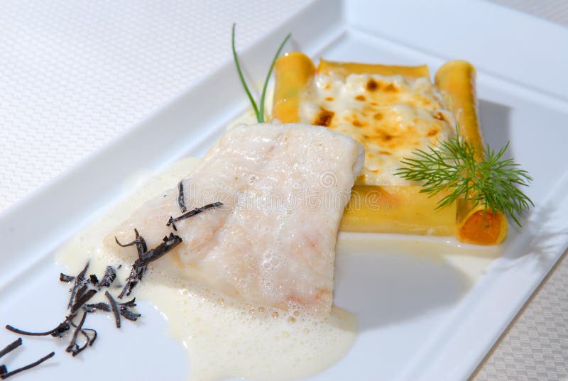 Filete De Una Perca De Lucio Con Canneloni Imagen de archivo - Imagen ...