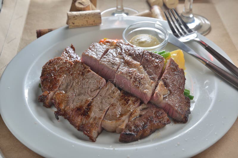 Filete de Wagyu foto de archivo. Imagen de revuelto, media - 95180630