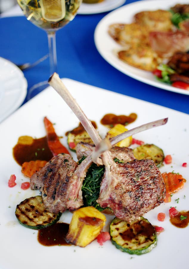 Filete Del Cordero Con La Salsa Imagen de archivo - Imagen de cena ...