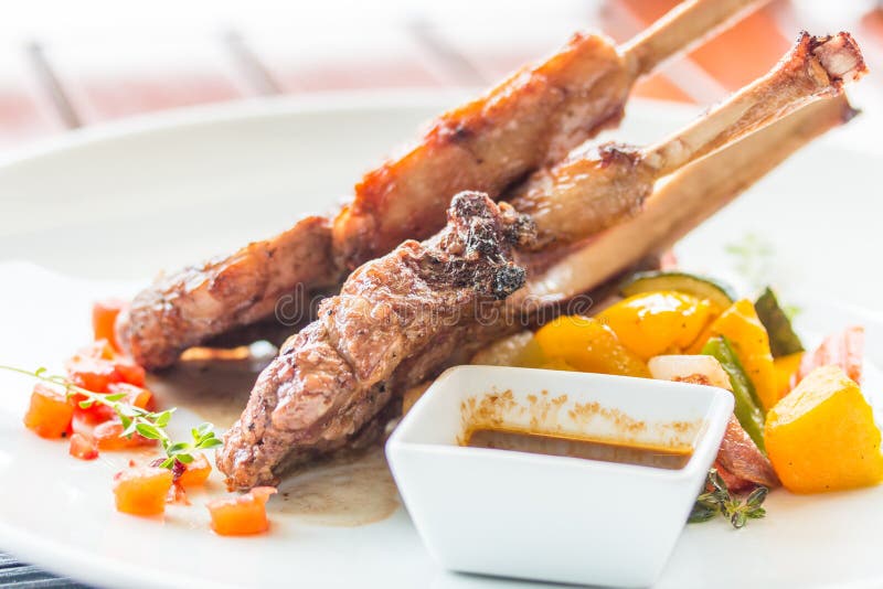 Filete Del Cordero O Chuletas Del Cordero Foto de archivo - Imagen de ...